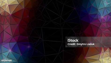 추상 낮은 폴 리 배경입니다 삼각형의 패턴입니다 다각형 디자인입니다 블랙을 스트레칭 무지개의 모든 색깔입니다 무지개의 모든 색깔입니다 래스터 복사 0명에 대한 스톡 사진 및