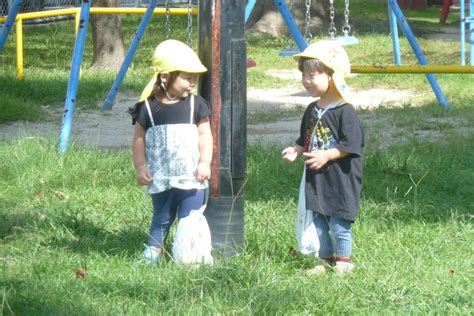 快晴 公園にてひよこ組2歳児 吉島幼稚園附属 リトルメイト保育園