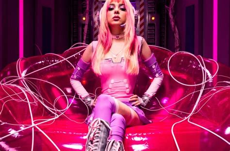 Sophie Powers Digs The Boss LA Weekly