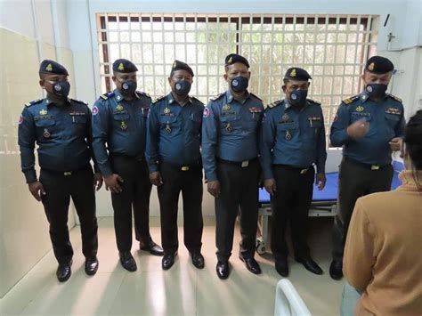 តំណាងលោកឧត្តមសេនីយ៍ត្រី ជូ សារុន មេបញ្ជាការកងរាជអាវុធហត្ថខេត្តកំពង់ស្ពឺអញ្ជើញចុះសួរសុខទុក្ខលោក