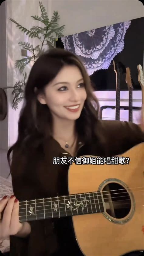 突然喜歡上了網絡翻唱 ＂哪裡都是你＂ 無聲卡清唱 偏向翻唱大賽 上場即冠軍 靈魂歌手 翻唱翻唱歌曲 情感共鳴 致自己 人間