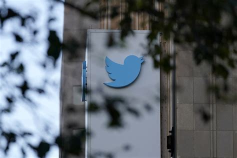 Elon Musk au contrôle de Twitter une nouvelle ère incertaine souvre