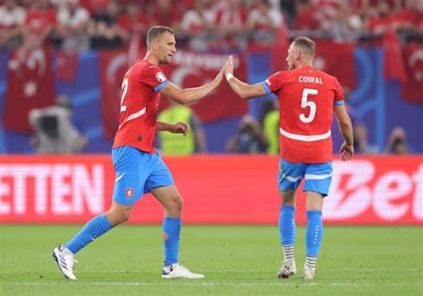 Chequia 1 Turquía 2 Resumen Goles Y Resultado Del Partido De La