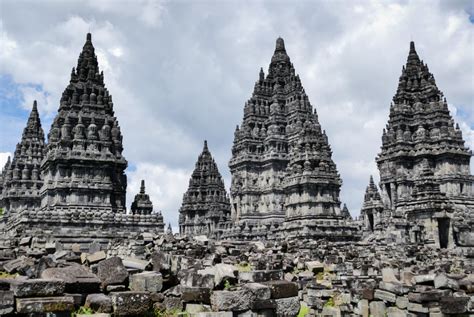 15 Tempat Bersejarah Di Indonesia Yang Terkenal Java Travel Riset