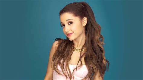 Download Ariana Grande Sings With Her Heart