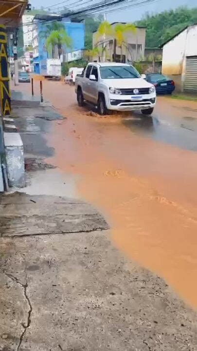 Vídeo Chuva forte causa transtornos em Barra Mansa Sul do Rio e