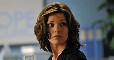 Alana De La Garza Scrolller