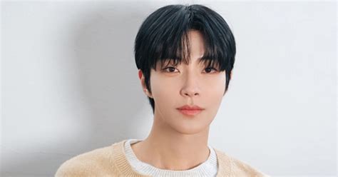 황인엽 교복 찰떡 동안 비결 공개 선크림 없이 외출 금지 엑s 인터뷰