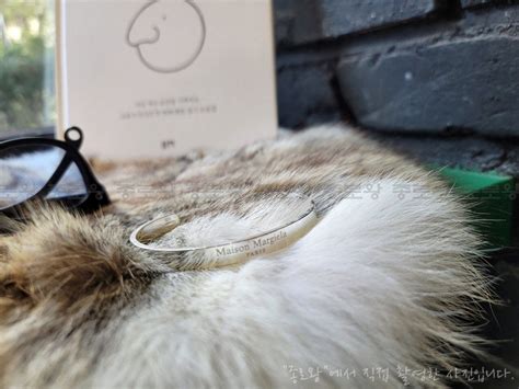 Maison Margiela 마르지엘라 6mm 인그레이빙 로고 뱅글 팔찌 Maison Margiela 종로왕