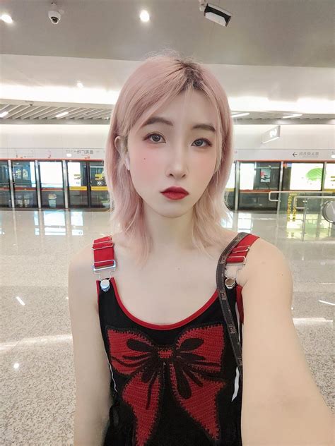 艾比abby on Twitter 今晚约的小哥哥太棒了鸡吧又粗又长直接顶到花心 全程带着肛塞和小哥哥逛街吃饭然后在酒吧热吻