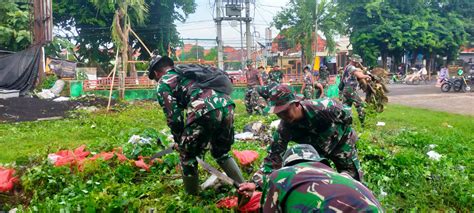 Lestarikan Budaya Gotong Royong TNI Bersama Warga Kerja Bakti