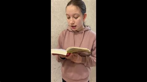 Анастасия Б ученица 7А класса принимает участие во Всероссийской акции Читаем всей Россией