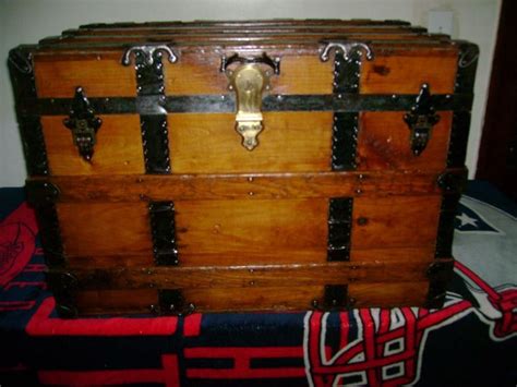 Antique Trunks Complete Identification Value Guide