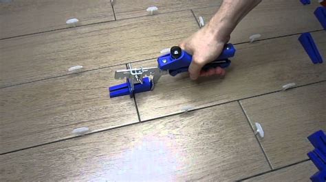 EASYTILER klešče za talno niveliranje ploščic - YouTube