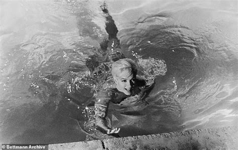 Photographer Reveals Details From Marilyn Monroe S Nude Scenes In