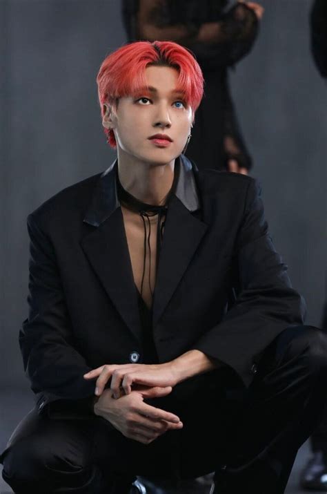 Уён из Ateez К поп айдол с магнетическим присутствием на сцене Bonnie 김 K Pop Дзен