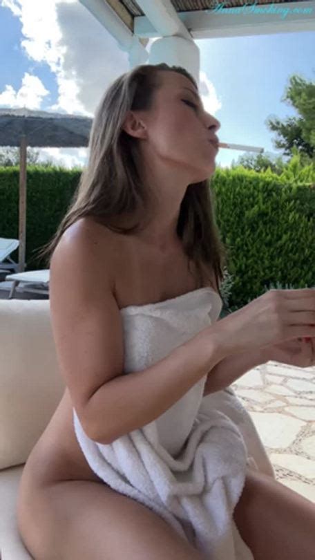 Anna Zappala Smoking Relax Tumbex