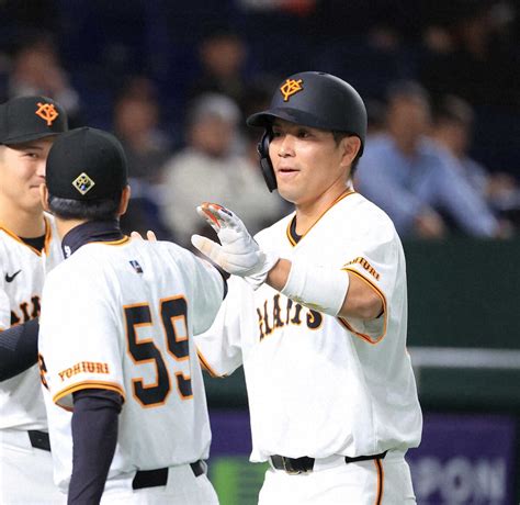 巨人・大城卓三「和真ありがとう」 2試合ぶりスタメンで即先制打＆積極走塁 野球の神様見てますか！ 2024年4月5日掲載 ライブドアニュース
