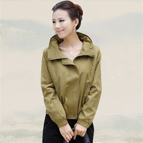 2013逸梦秋装新款 正品休闲时尚别致绣花大码短外套女装雷同服饰