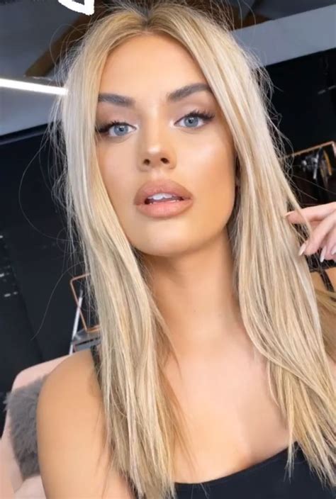 Pin By Suresh On Womens Robe Blonde Beauty Blonde Color Makeup Looks