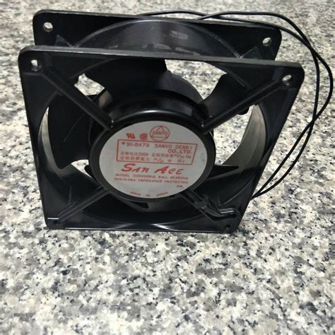 1ชิ้น พัดลมระบายความร้อน4นิ้วครึ่ง สี่เหลี่ยมแบบลูกปืน Ac 220v 120x120x38mm สินค้าใหม่ที่ไทย