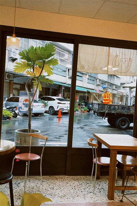 今天道路施工又下雨又ㄑㄧㄚ倒一碗冰 今天是什麼很衰的一天ㄇ 希望是遇水則發 明天一路發