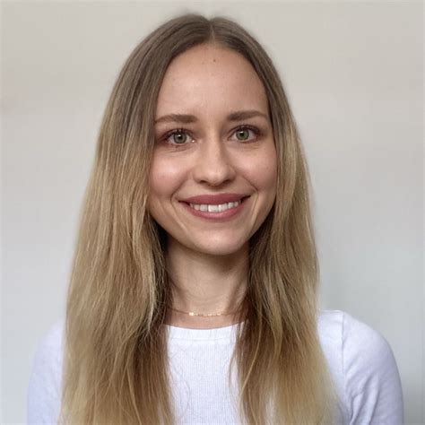 Bernadette Grohmann Mediengestalterin Für Digital Und Printmedien Röser Media Gmbh And Co Kg