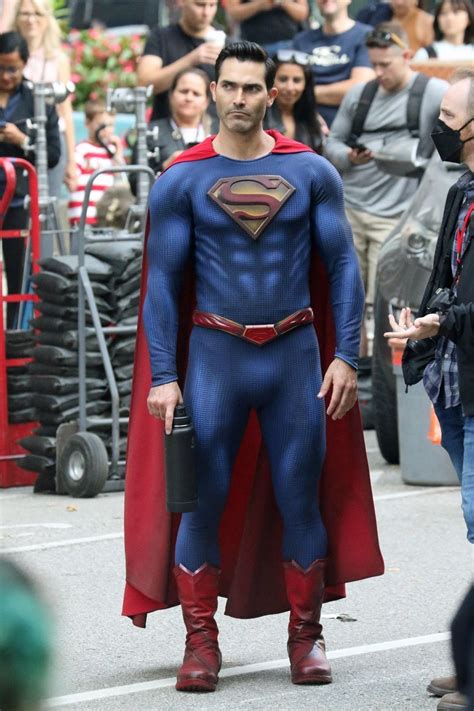 Superman And Lois Reveals First Look At Tyler Hoechlins New Superman