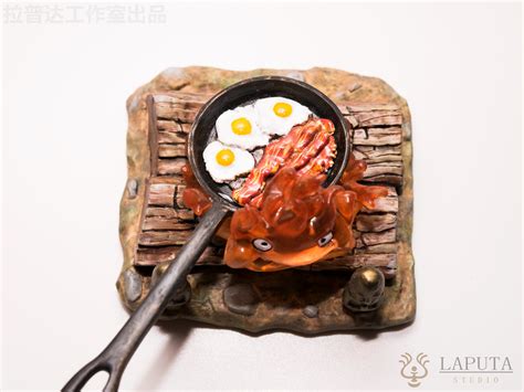 他为哈尔的移动城堡提供源源不断的动力，他与哈尔同呼吸共命运，他就是可爱恶魔卡西法 哔哩哔哩