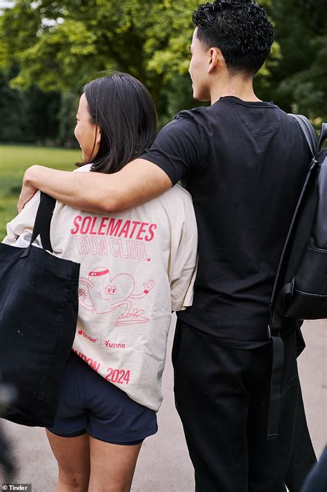 Amor In The Frozen Aisle Spanish Singletons Ditch Dating Apps To Look