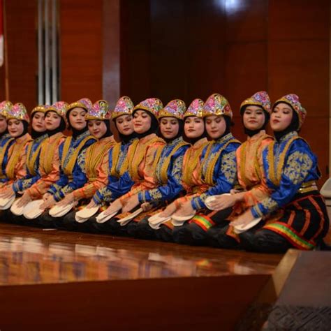 Contoh Gambar Tarian Pola Lantai Horizontal Macam Macam Pola Lantai Dalam Tarian Daerah Serta