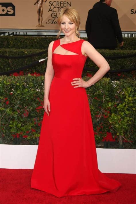 Melissa Rauch Measurements Height Weight Bra Breast Size And More