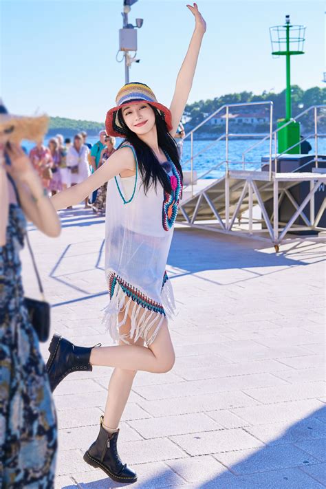 陪閨蜜試鏡卻出道！「迪麗熱巴爆紅成一線女神」 6女星當藝人全是意外 Ettoday星光雲 Ettoday新聞雲