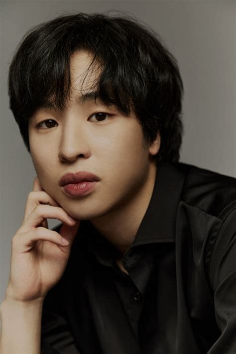 Yoon Jung Hoon Joins 2pms Ok Taec Yeon And Girls Generations Seo Hyun