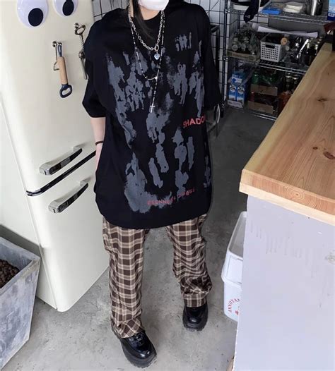 달콤샵🌙 배송공지 마음함 On Twitter 기스 프린팅티 자글자글 페인트가 튀긴 것 같은 프린팅 티⋯ 특유 아날로그한 감성이 잘 사는 오버한 핏이 너무 예쁘지 않나요