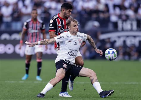 Lateral Do Corinthians Faz Festa De 15 Anos Da Filha Com Show Surpresa