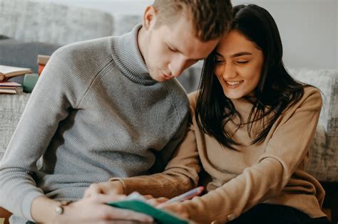 Everything You Need To Know About Dating A Sapiosexual Buzz Around Us