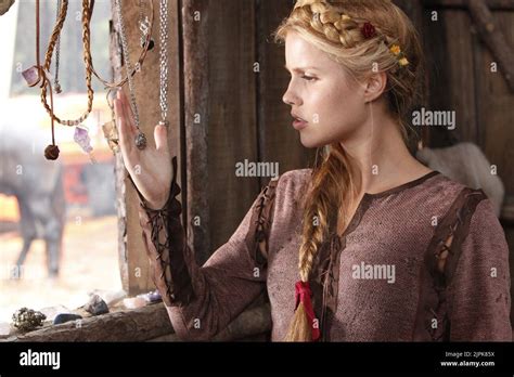 CLAIRE HOLT THE VAMPIRE DIARIES SEASON Stock Photo Alamy