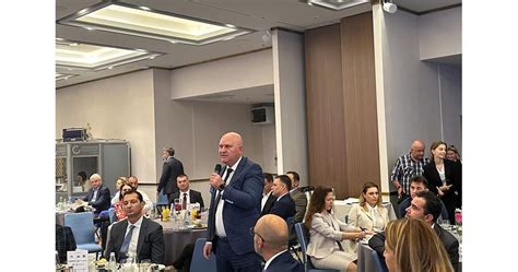 Създават бакалавърски и магистърски програми за дуално обучение