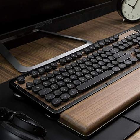 Azio Retro Classic Keyboard With Bluetooth