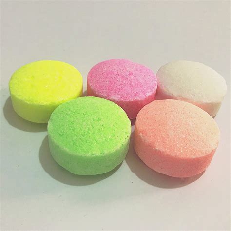 男小便池除臭芳香球卫生球五彩香精球樟脑丸批发厕所尿斗除臭球 阿里巴巴