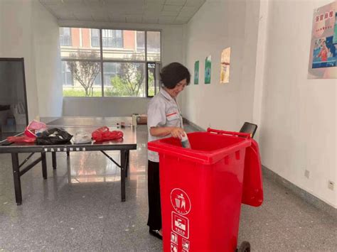 【街道动态】“有害”单独放，生活更健康——红岛街道开展“有害垃圾集中投放日”专题活动分类