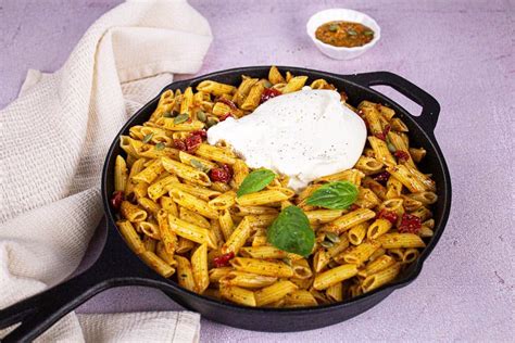 Penne au Pesto Rosso Burrata Crémeuse Recette Les Commis
