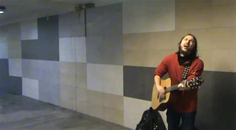 7Б Молодые ветра кавер на гитаре Классно спел в переходе Смотреть онлайн в поиске Яндекса по