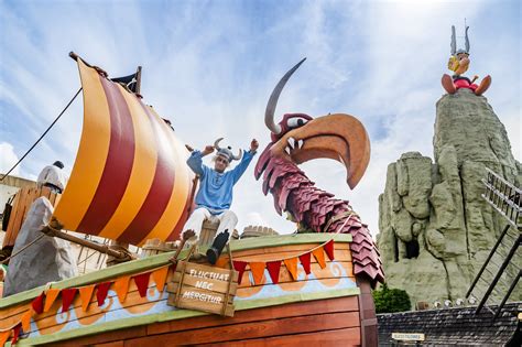 Un Nouveau Char Pour Le Défilé Gaulois Au Parc Astérix Les Pirates