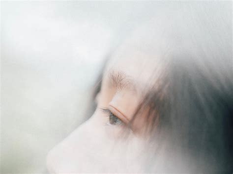 相手の目を見て、見つめられて。私の一目惚れは「目」からははじまる かがみよかがみ