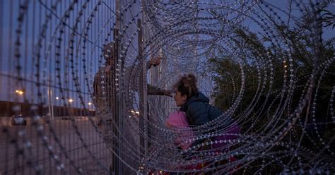 Us Court Keeps Texas Border Security Law On Hold In Win For Biden Reuters