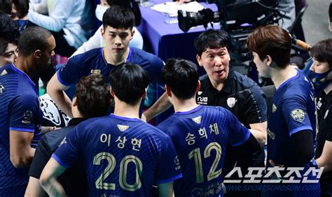 많이 성장했지만사령탑만 20년째 백전노장에게 만족은 없다 장충승장