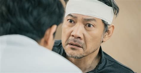 배우이자 감독인 다재다능 예술인 정진영