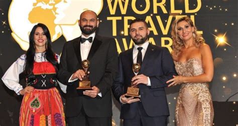 الطيران العُماني يتوج بجائزتين ضمن جوائز السفر العالمية جريدة وجهات
